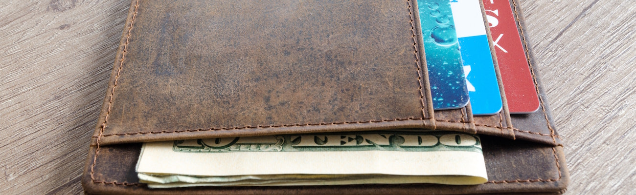 How Dirty Are the Cards & Cash We Use? | LendEDU